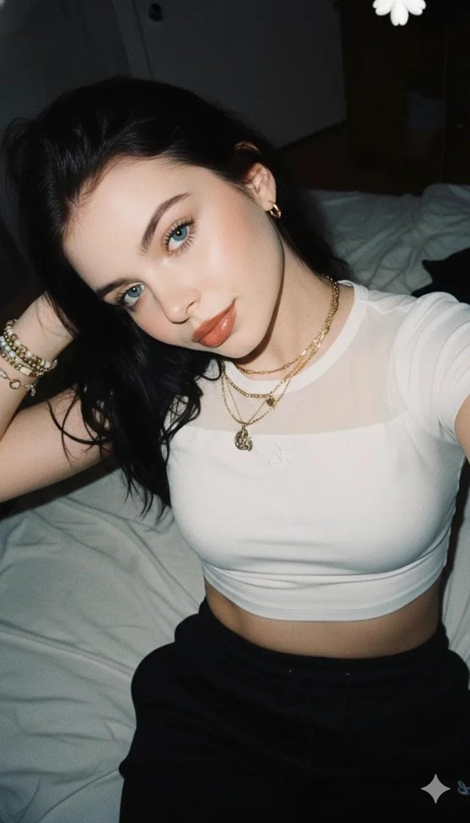 2000s Aesthetic Flash Selfie Prompt - AI Prompt | CreateVision