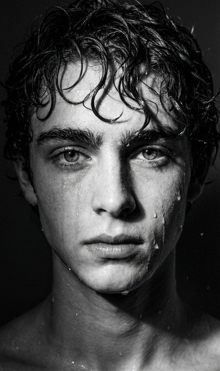 Dramatic Black and White Wet Portrait Prompt - AI Prompt | CreateVision