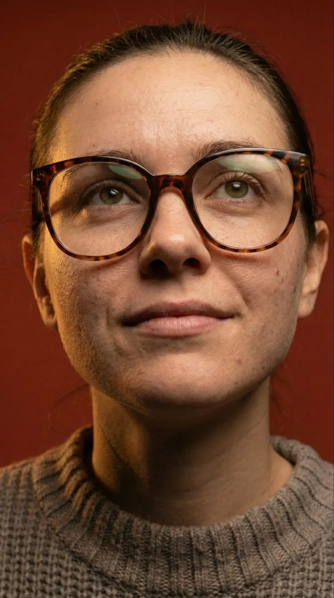 Macro Detail Portrait with Glasses and Skin Texture Prompt - AI Prompt ...